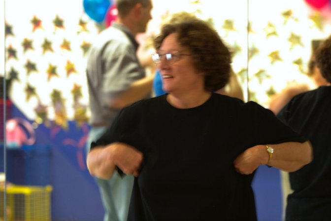 Phyllis does the chicken dance